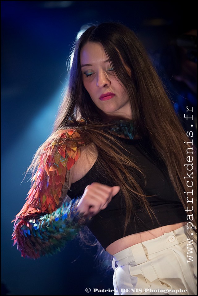 Simone Ringer du groupe Minuit à La Gare de Coustellet - Patrick DENIS ...